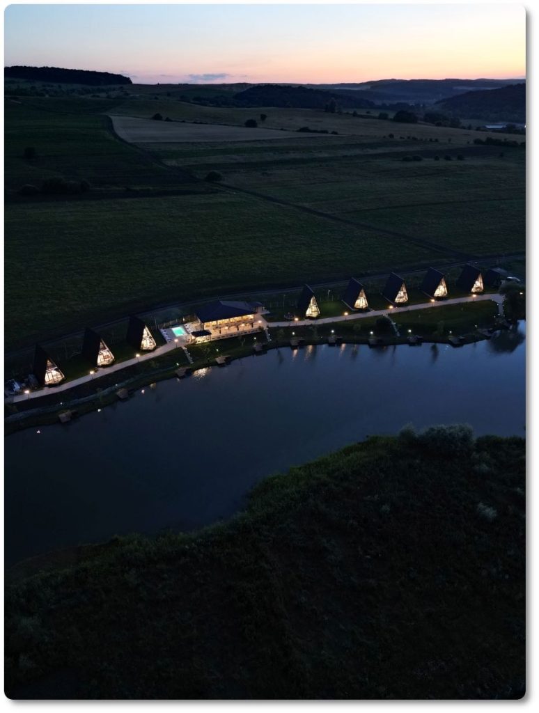 Despre Noi - Cabane A-frame Sibiu, pescuit în natură, cazare Sibiu