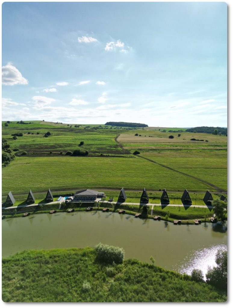 Despre Noi - Cabane A-frame Sibiu, pescuit în natură, cazare Sibiu